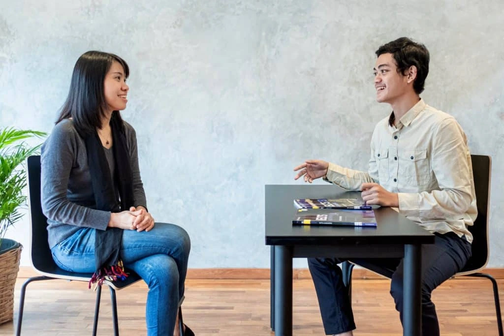 10 ways to develop great conversation skills in English